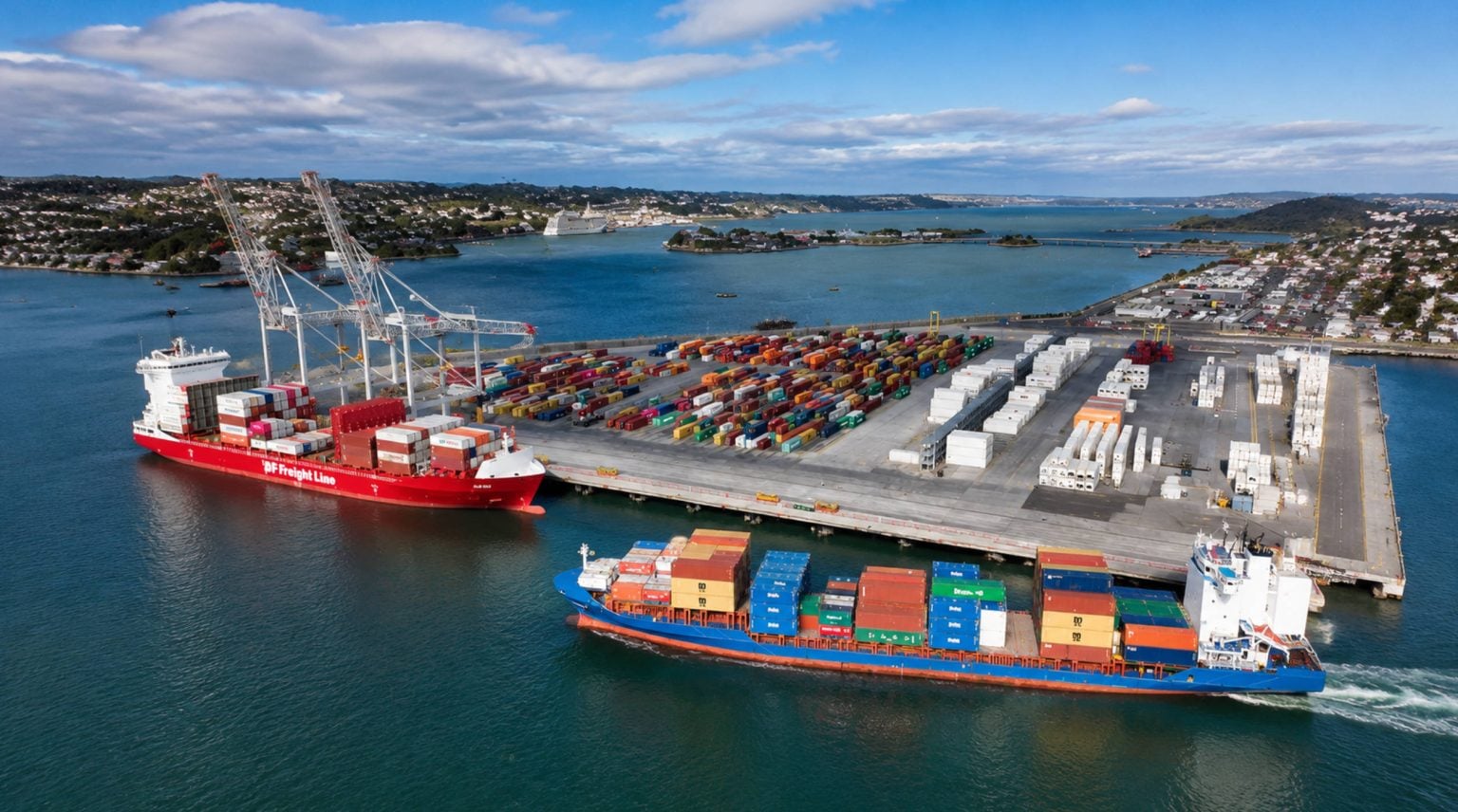 The Difference Between a Freight Forwarder and a Carrier — And Why It ...